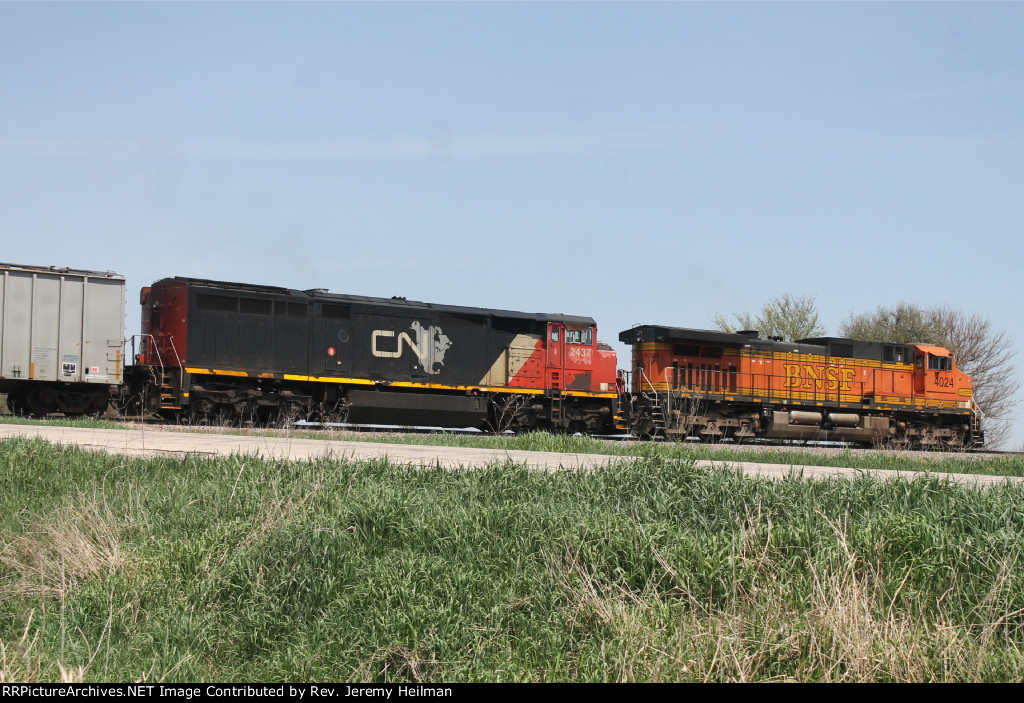 BNSF 4024 & CN 2437 (3)